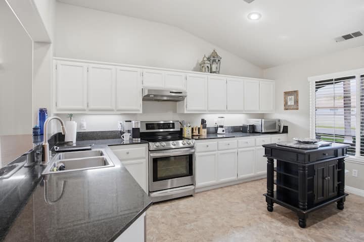 Lovely Single Story Home In Quiet Setting - 美熹德