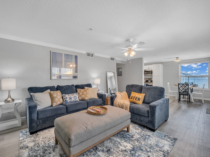 Riverwalk Retreat | Waterfront 2br • Sleeps 7 - フォート・マイヤーズ, FL