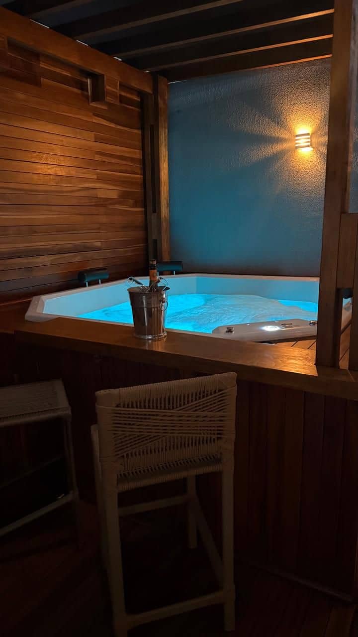 Casa Com Piscina E Jacuzzi.
3 Quartos (2 Suítes) - Cuiabá