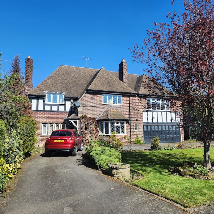 Large Tudorhouse, Parking For 5. Birmingham 15 Min - The Royal Town of Sutton Coldfield