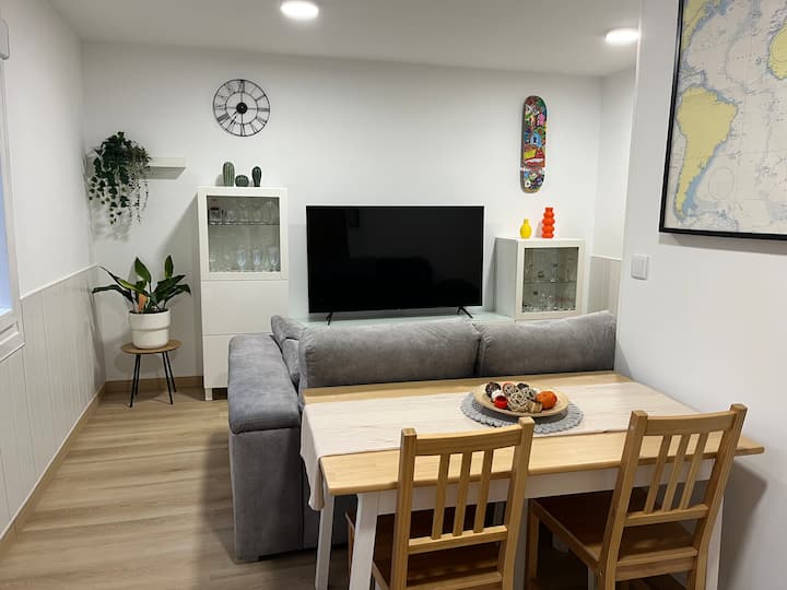 Casa Con Encanto Y Diseño En Ferrol. - Ares