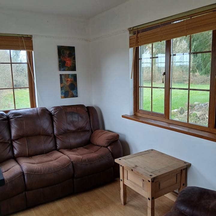 Cosy East Galway Cottage, Near Distillery & Walks - Ballinasloe