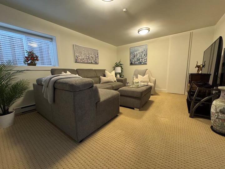 Modern & Quiet Garden Suite | Private Entrance - Vancouver