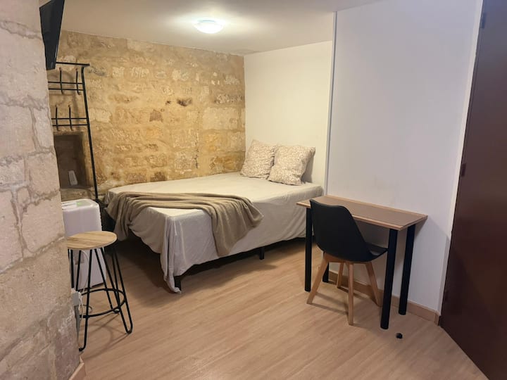Pequeño Estudio En Beaucaire - Beaucaire