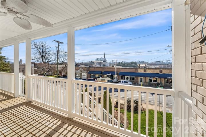 Downtown Nest - Morganton, NC