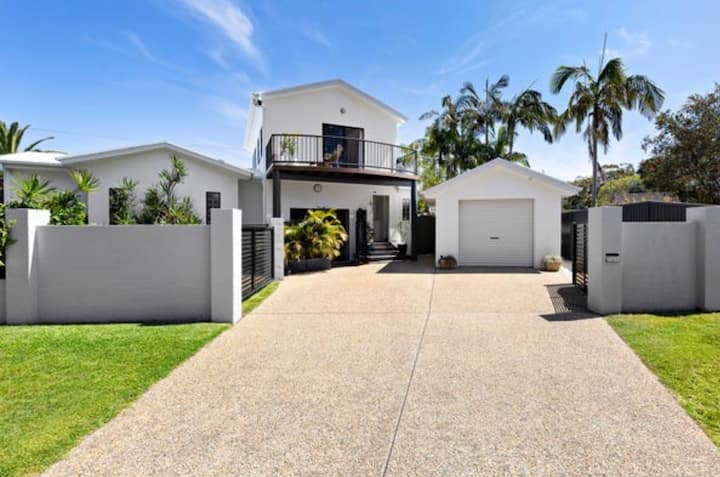 Lake Cathie Retreat: Pool, Sleeps 8, Walk To Lake! - Lake Cathie