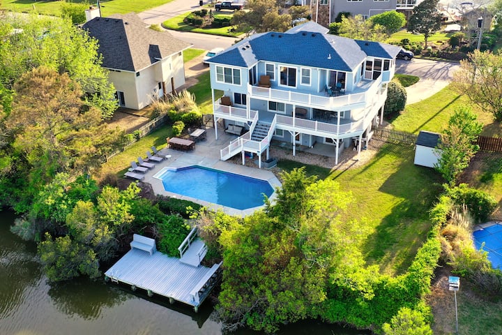 Serenity Sound House: Sandbridge Oasis With Pool - Virginia Beach, VA
