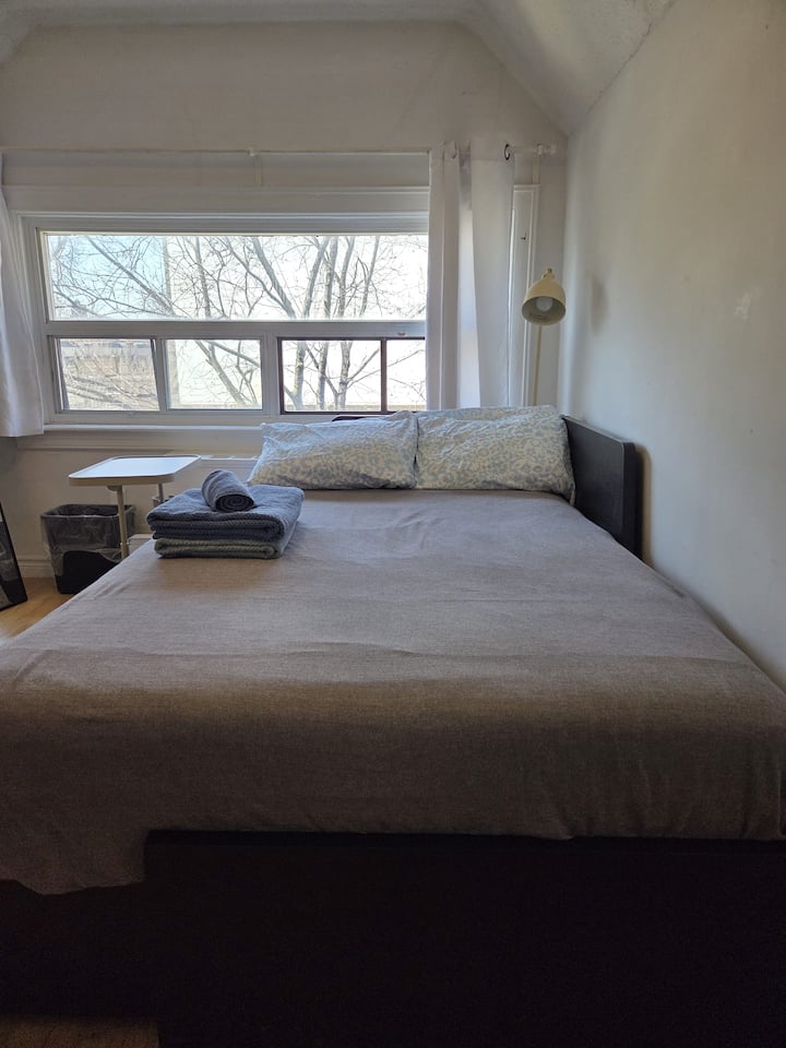 Cozy Studio Apartment W/ Free Parking - Toronto