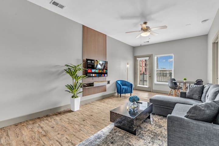 Luxury 1br Downtown | Pool + Netflix + Fast Wifi - Indianapolis, IN