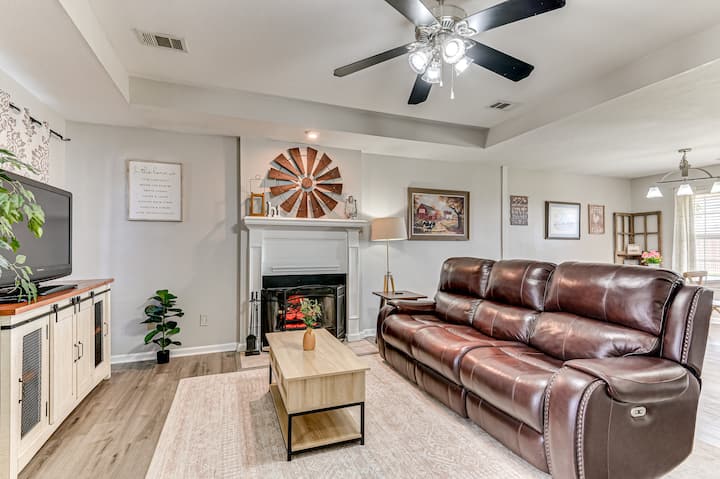 Charming Farmhouse Retreat · Relaxing & Peaceful - Harlem, GA