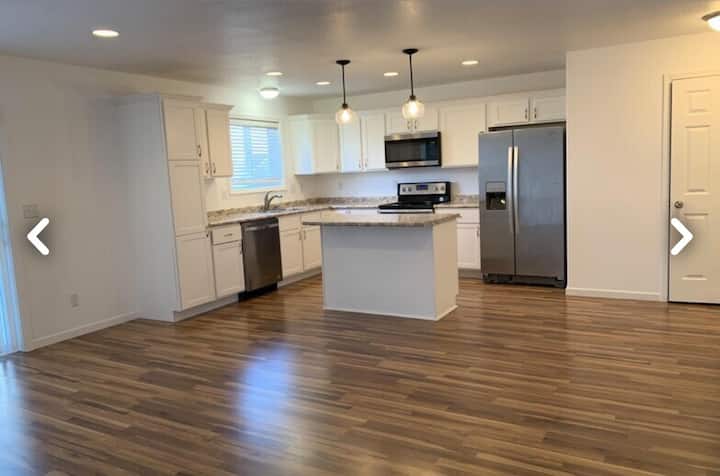 4bed 3.5 Bathroom Just My Daughter And I Live Here - North Dakota