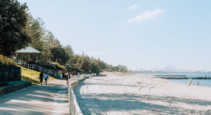 Beachside 2br Apartment + Parking | Monterey - Penshurst