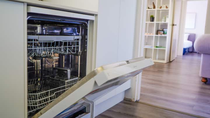 Beachside 2br Apartment + Parking | Monterey - Penshurst