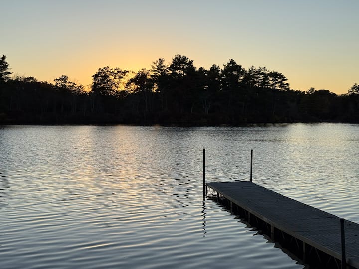 Lakefront Retreat W/ New Kitchen. World Cup Ready - Taunton, MA