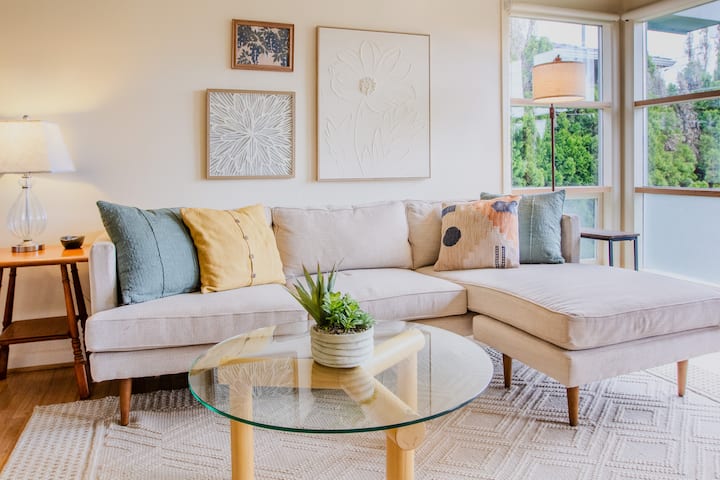 Cozy Retreat Near Portland | River + Home Office - Oregon City, OR