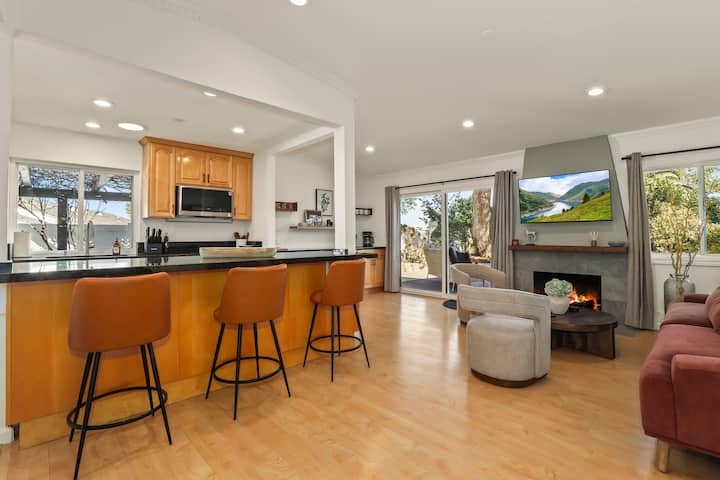Modern Mountain View 4bd Retreat In Thousand Oaks - Camarillo, CA