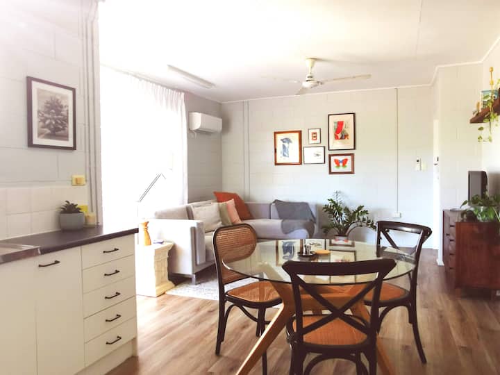 Eclectic Escape - Vincent