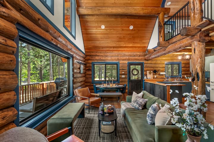 The West Glacier Cabin- Hot Tub, Firepit, Sauna - Montana