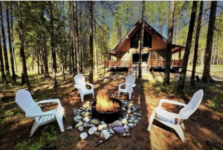 The West Glacier Cabin- Hot Tub, Firepit, Sauna - West Glacier, MT