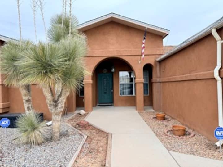 3br Retreat W/ Mountain Views & River Trails - Rio Rancho, NM