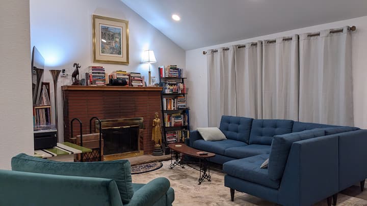 Comfortable, Convenient, & Creative 2bd Home - Loveland, CO