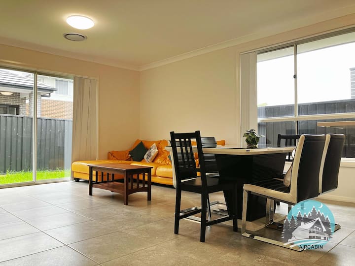 Bright Modern Home In Cobbitty With Parking - Camden