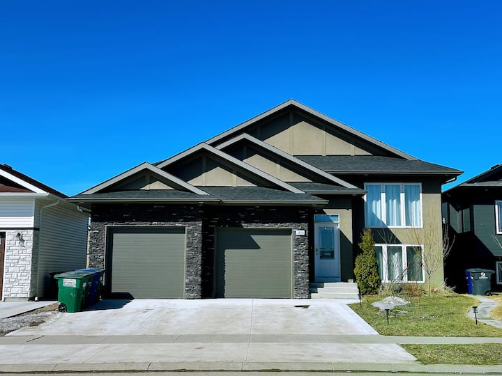 Maple Warm Home · 3br Family Stay - Saskatchewan