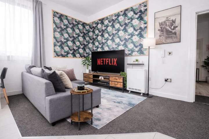 Modern 2br Apartment • Free Parking • City Access - Manchester
