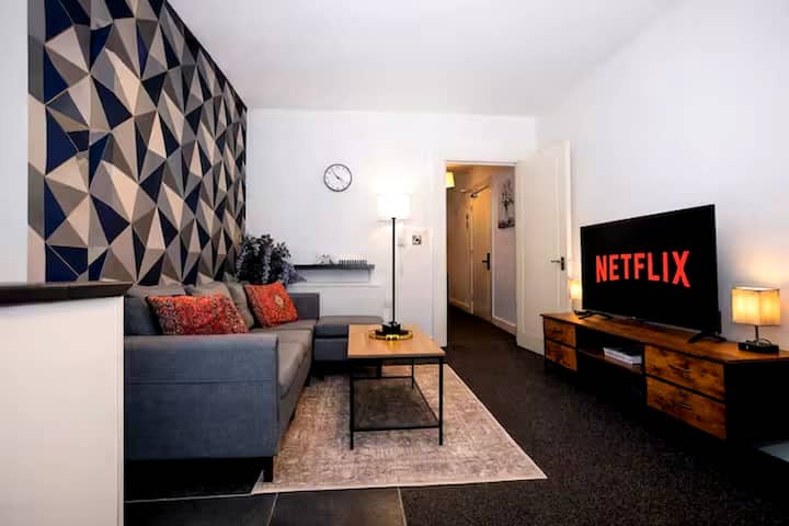 Stylish 2br Apartment • Free Parking • City Access - Manchester