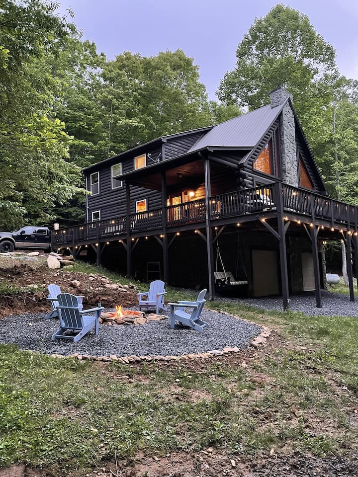 Serene 3br Creek Cabin W/ Arcade Games & Firepit! - West Jefferson, NC