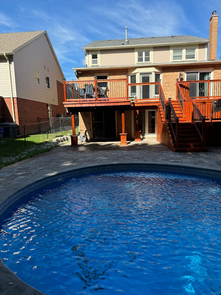 Affordable Walk-out Room | Easy Access - Bradford, ON, Canada