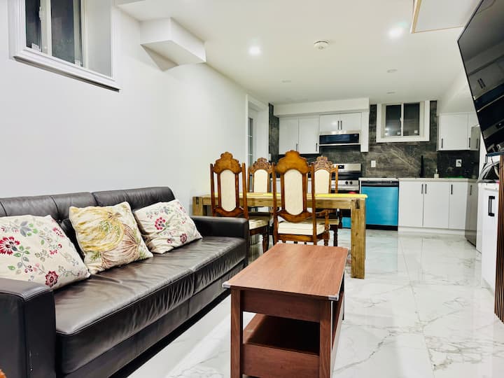 A Brand New Unit With Kitchen And Washer Dryer - Vaughan