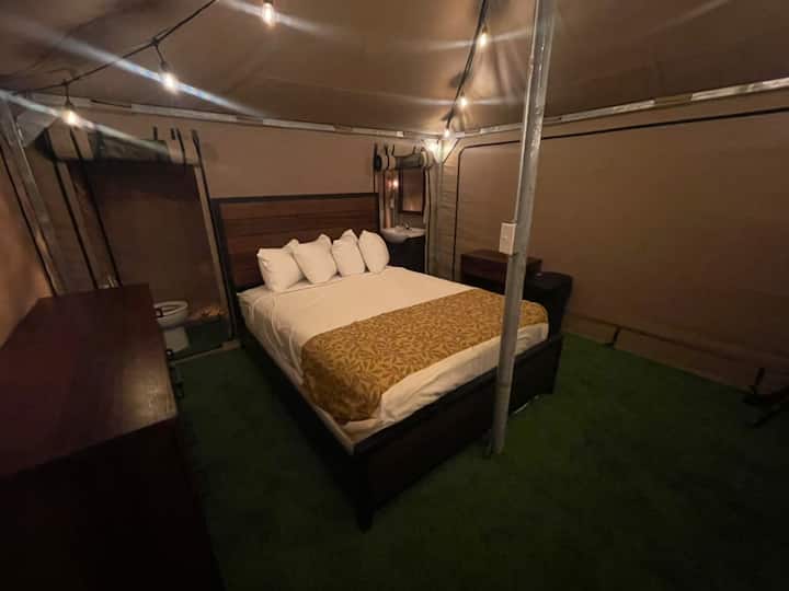Glamping Tent Getaway | Cozy Stay For 2 - Wisconsin Dells, WI
