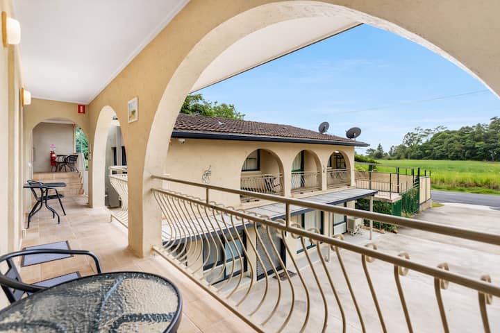 Quiet Tweed Valley Studio | Pool & King Bed - Uki