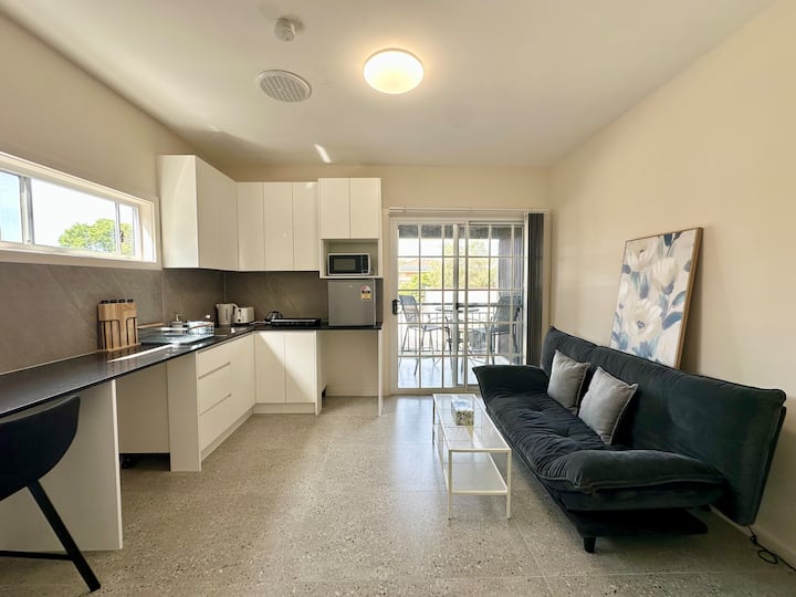 1br Studio + Balcony, Near Merrylands Station - Parramatta