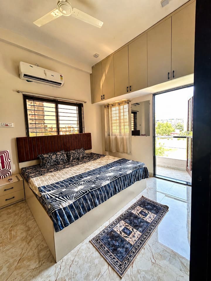 Calm Corner | 1bhk Flat + Balcony Stay In Indore - Indore