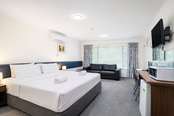 Charming Tweed Valley Stay With Pool & Parking - Murwillumbah