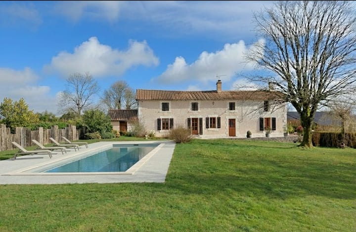 Maison / Gîte Avec Piscine - Francia