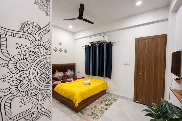 Urban Retreat - Galaxy - Indore