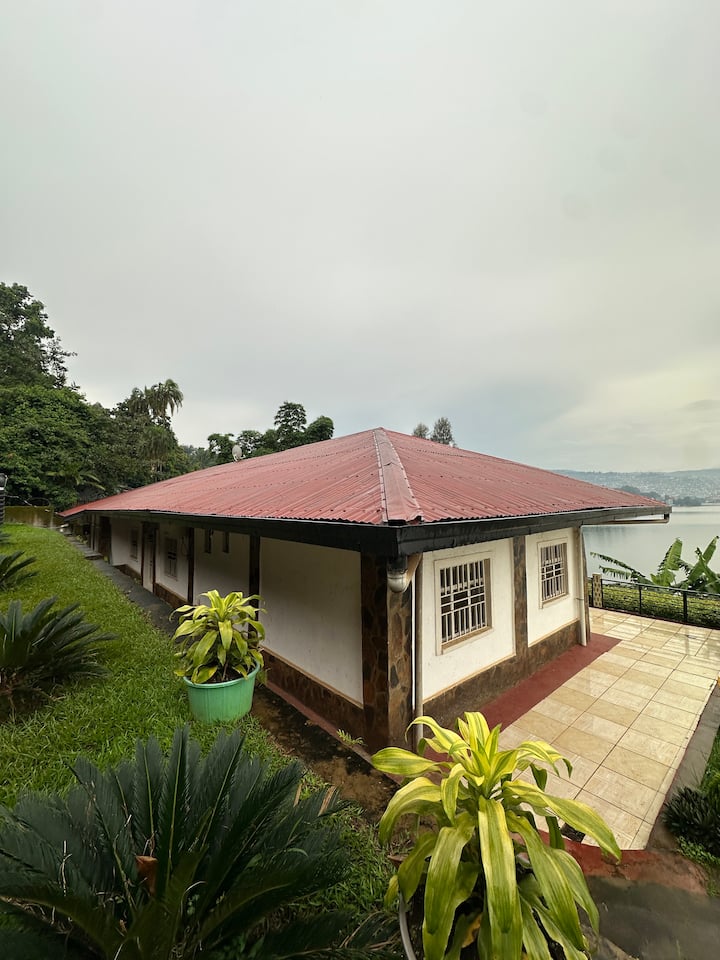 Maison à Louer –Vue Exceptionnelle Au Bord Du Lac - Bukavu