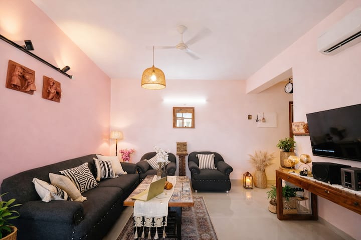 Skyview Calm Suite | Pool & Gym | 1bhk | Taj Mahal - Agra