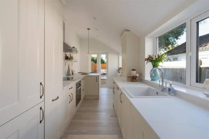 Open & Social Home From Home - Whitstable