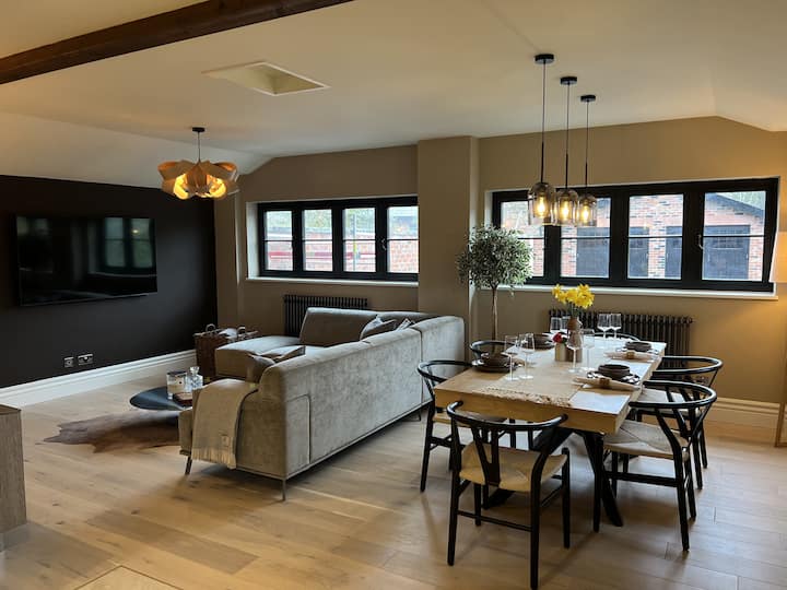 Luxury Countryside Cottage Stay With Hot Tub - Northwich