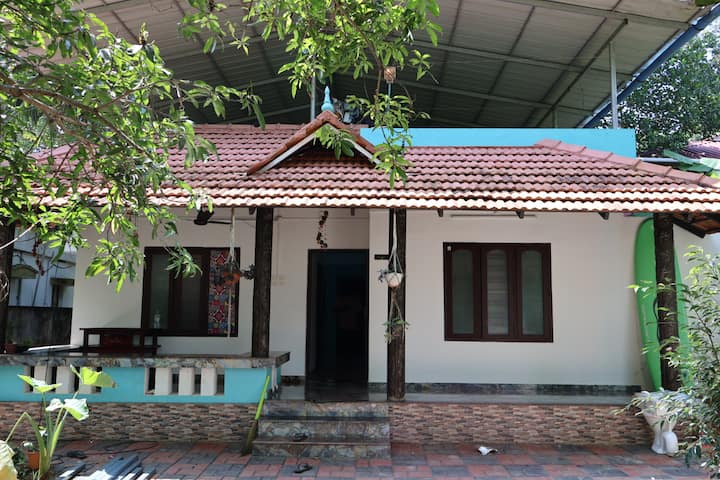 Loco Surf House - Varkala