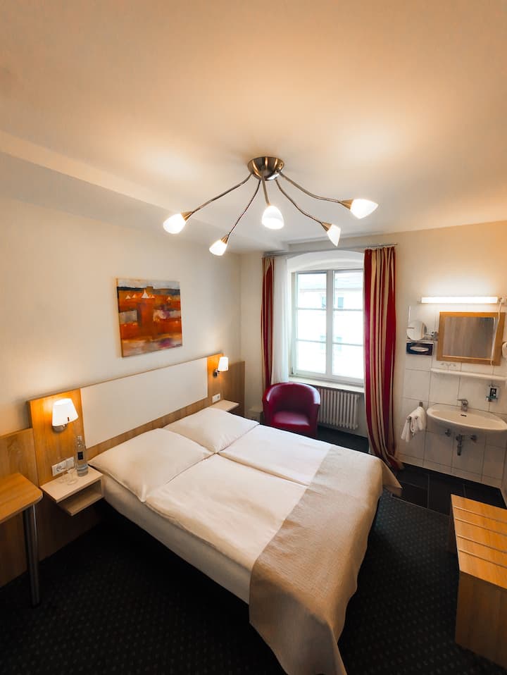 Doppelzimmer Mit Französischem Bett Im Trierer Hof - Koblenz