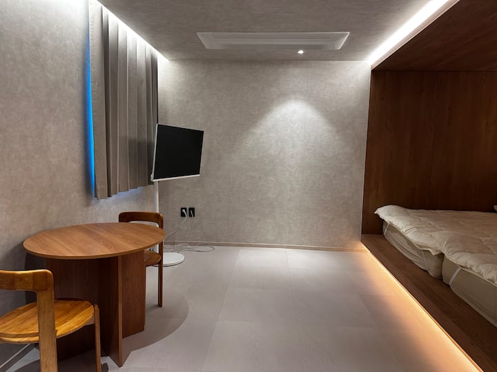 오늘하루스테이 401호 | 여성전용 | 서면역 . 부전역 . 부전 시장 인근 - Busan