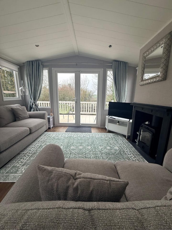 Large Newly Refurbished Static Caravan - Norfolk