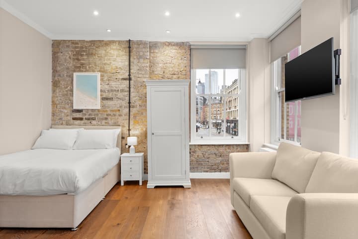 Superior Corner City Studio With Sofa Bed - London