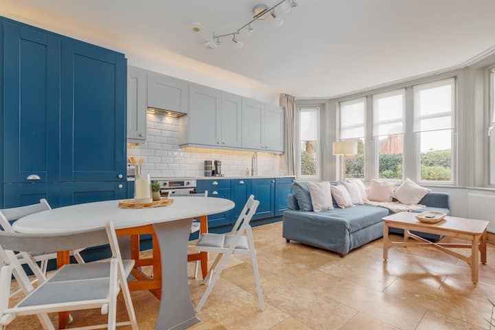 Stylish 2br Coastal Retreat | 5-min Walk To Beach - Christchurch, UK