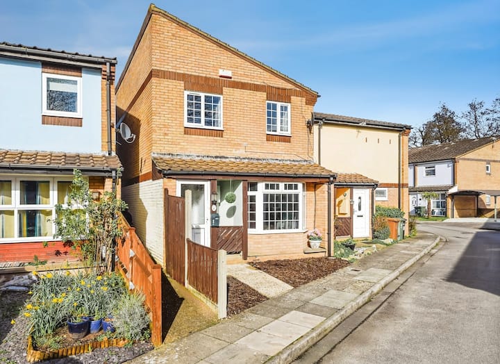 Froddington House | Near Beach, Shops & Parking - Southsea